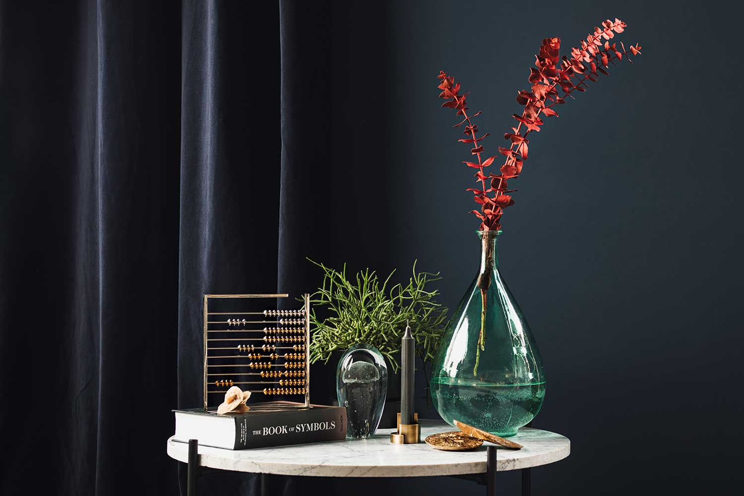 CIRCULAR tea light holder aged brass finish – VAUproducts